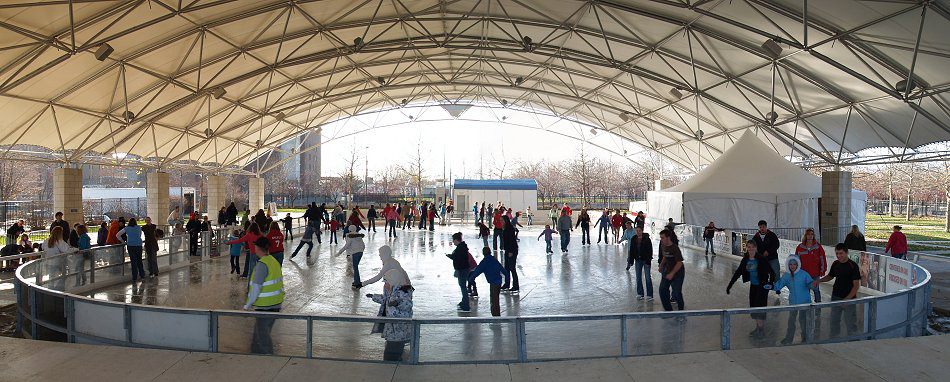 Ice rink opens for the holidays | FortWayne.com
